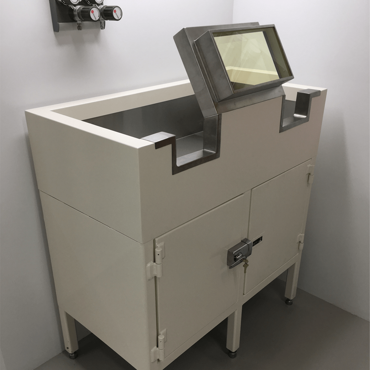 Shielded Workstations – Lead Glass Pro